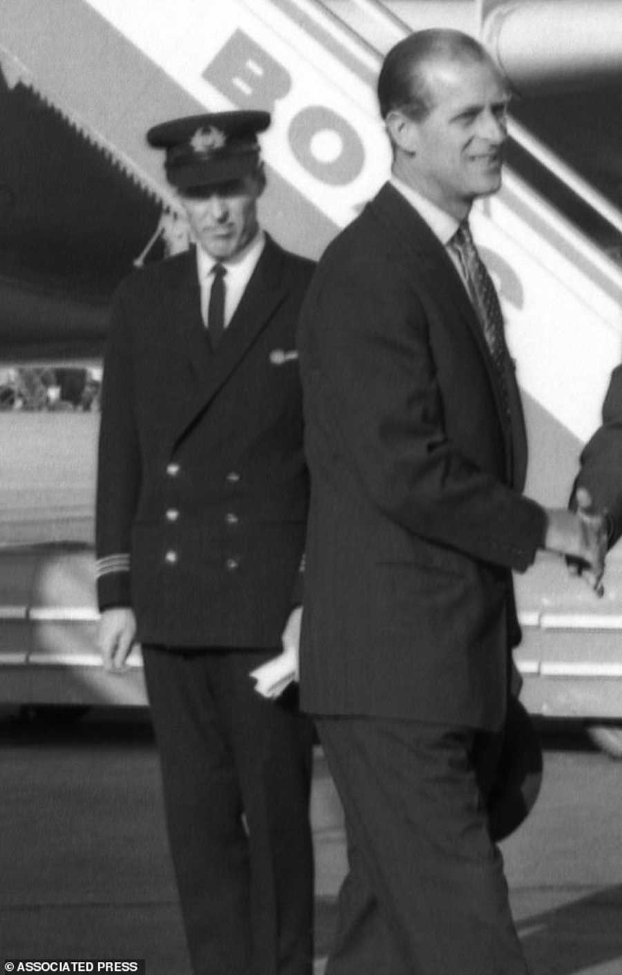 Photo exclusive du duc d'Édimbourg avec le grand-père de Kate Middleton ...