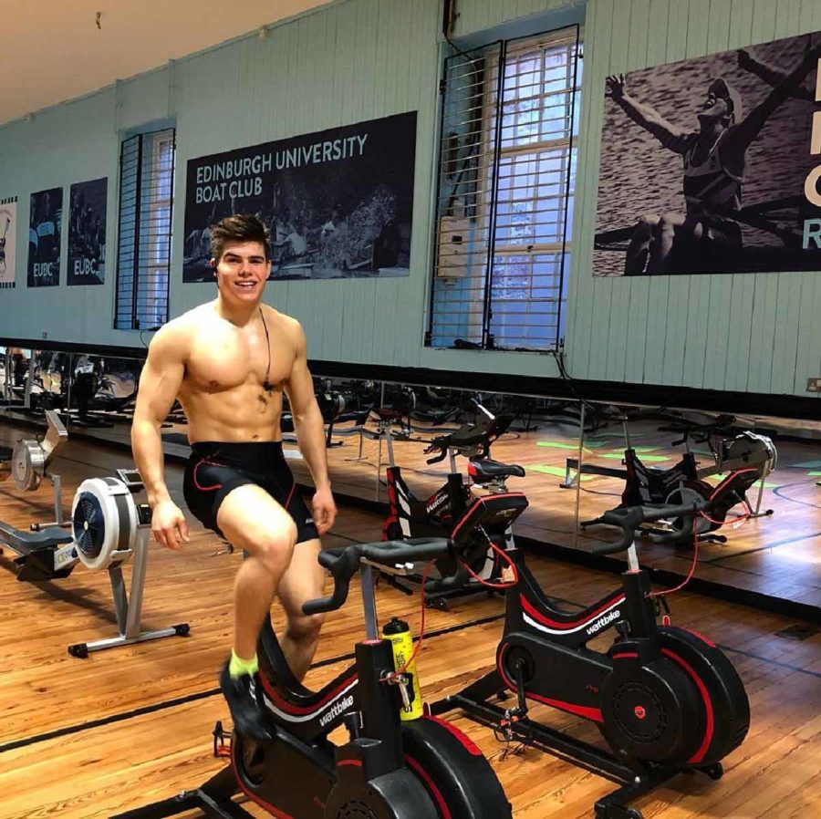 Arthur Chatto torse nu et transpirant : quand le petit-neveu de la ...