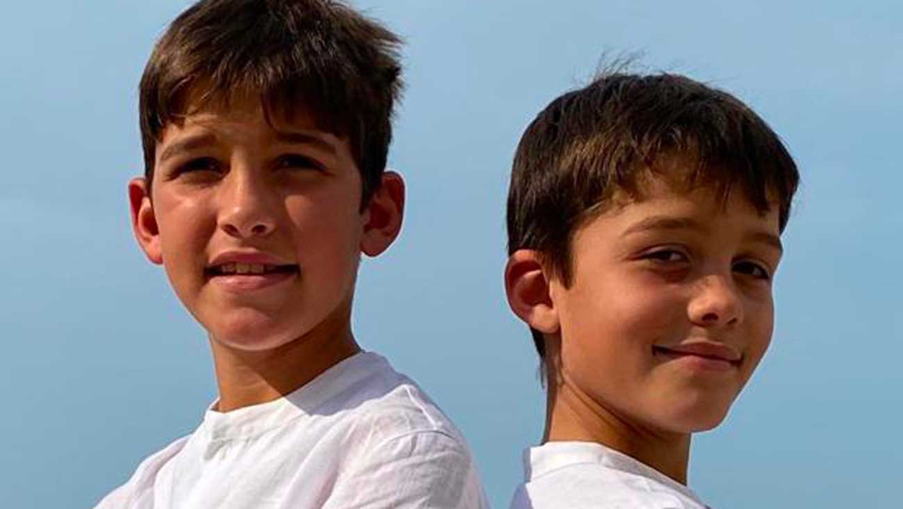 Louis et Alphonse, les jumeaux du duc d'Anjou atteignent l'âge de Louis ...