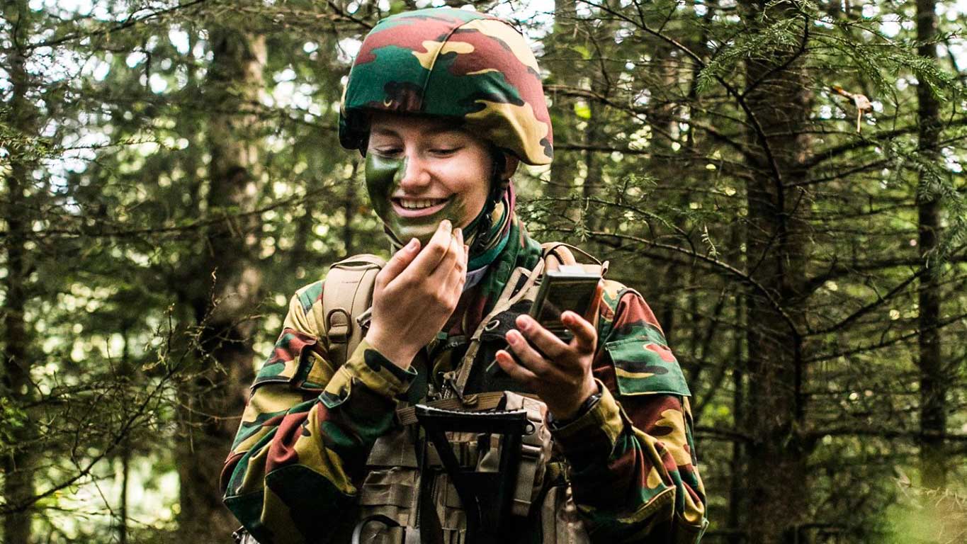 La princesse Elisabeth au camp militaire d'Elsenborn