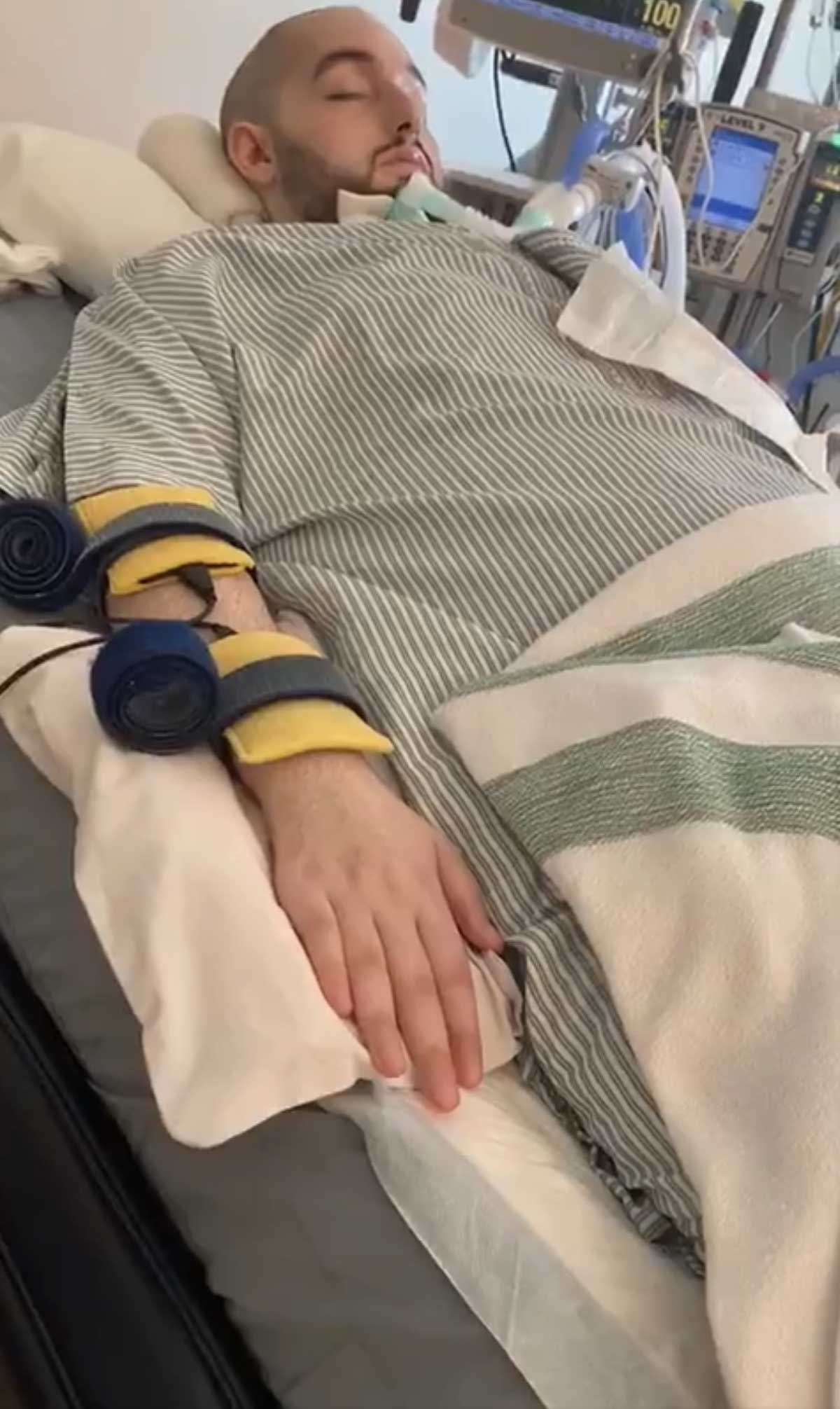 Dans le coma depuis 15 ans : Le "Prince endormi" bouge les doigts pour ...