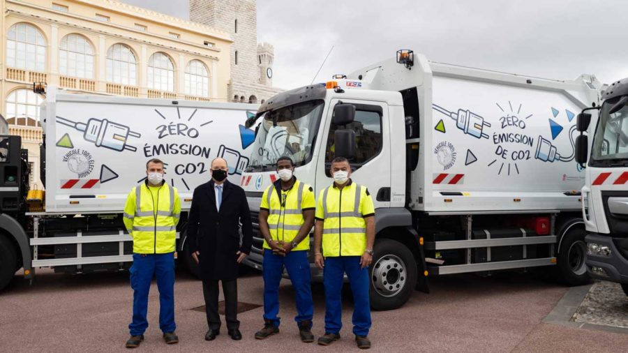 Albert de Monaco découvre les nouveaux camions poubelles 100% électriques