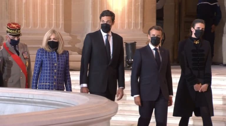 Emmanuel Macron et le prince Napoléon au pied du Tombeau de l'Empereur ...