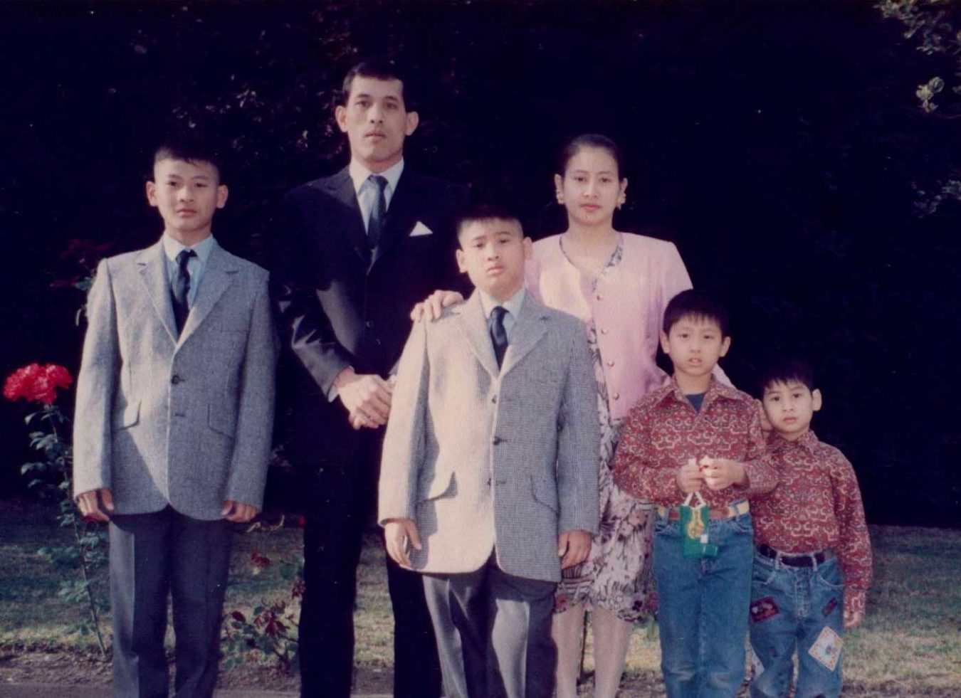 Le roi de Thaïlande cache un fils illégitime en Suisse