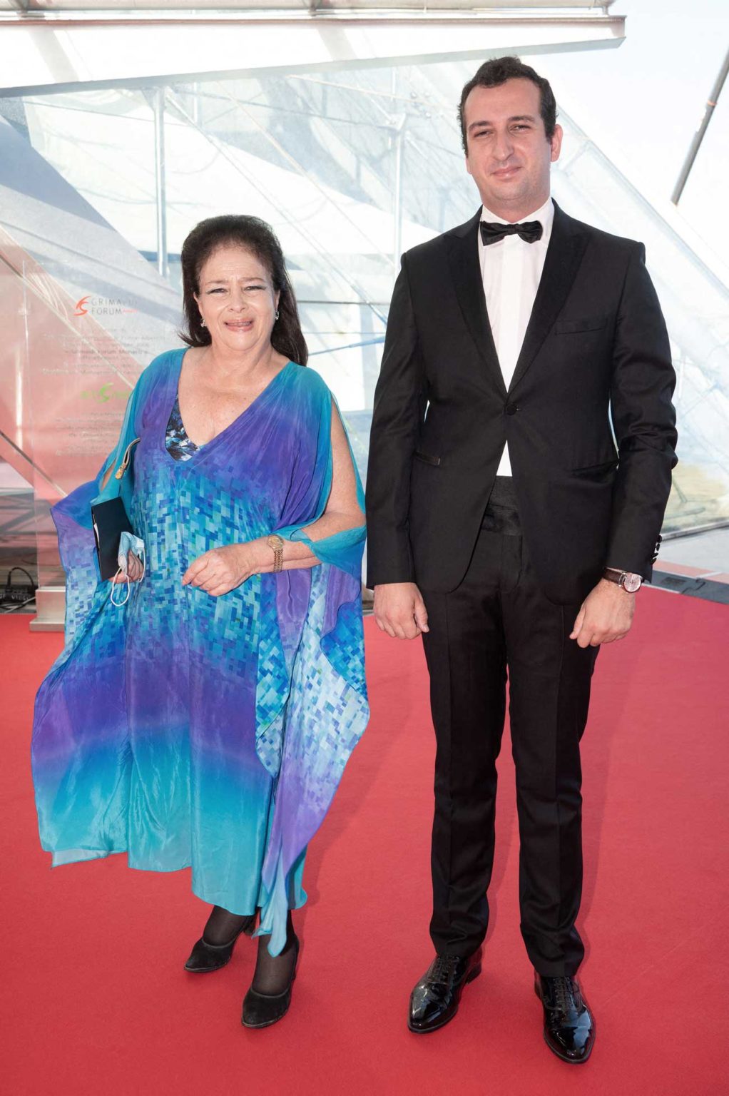 Fadila d'Égypte et son fils sur le tapis rouge du 60e Festival TV de ...