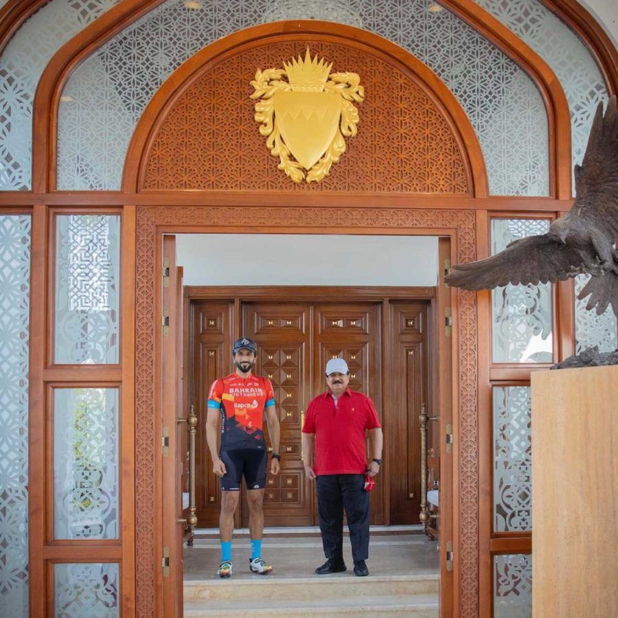Le roi Hamad de Bahreïn rejoint le prince Nasser pour une balade à vélo