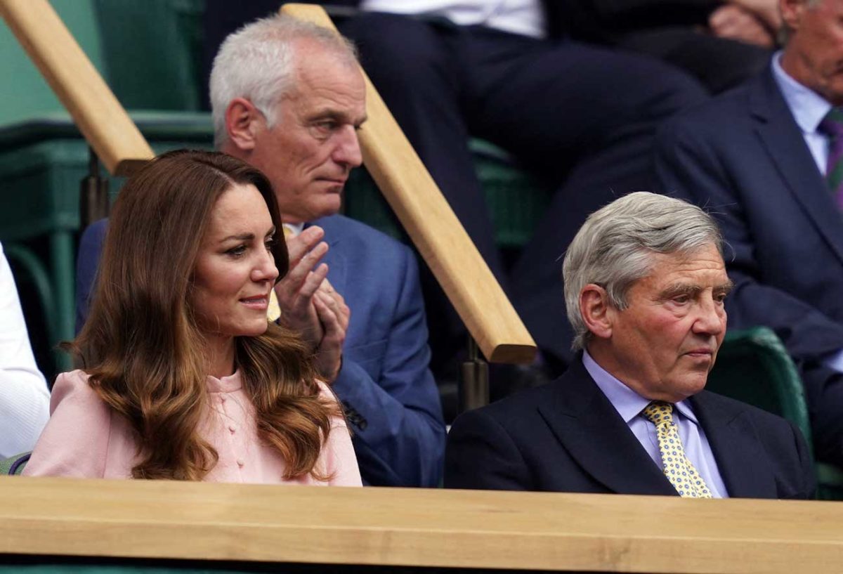 La duchesse de Cambridge assiste à la finale de Wimbledon avec son père