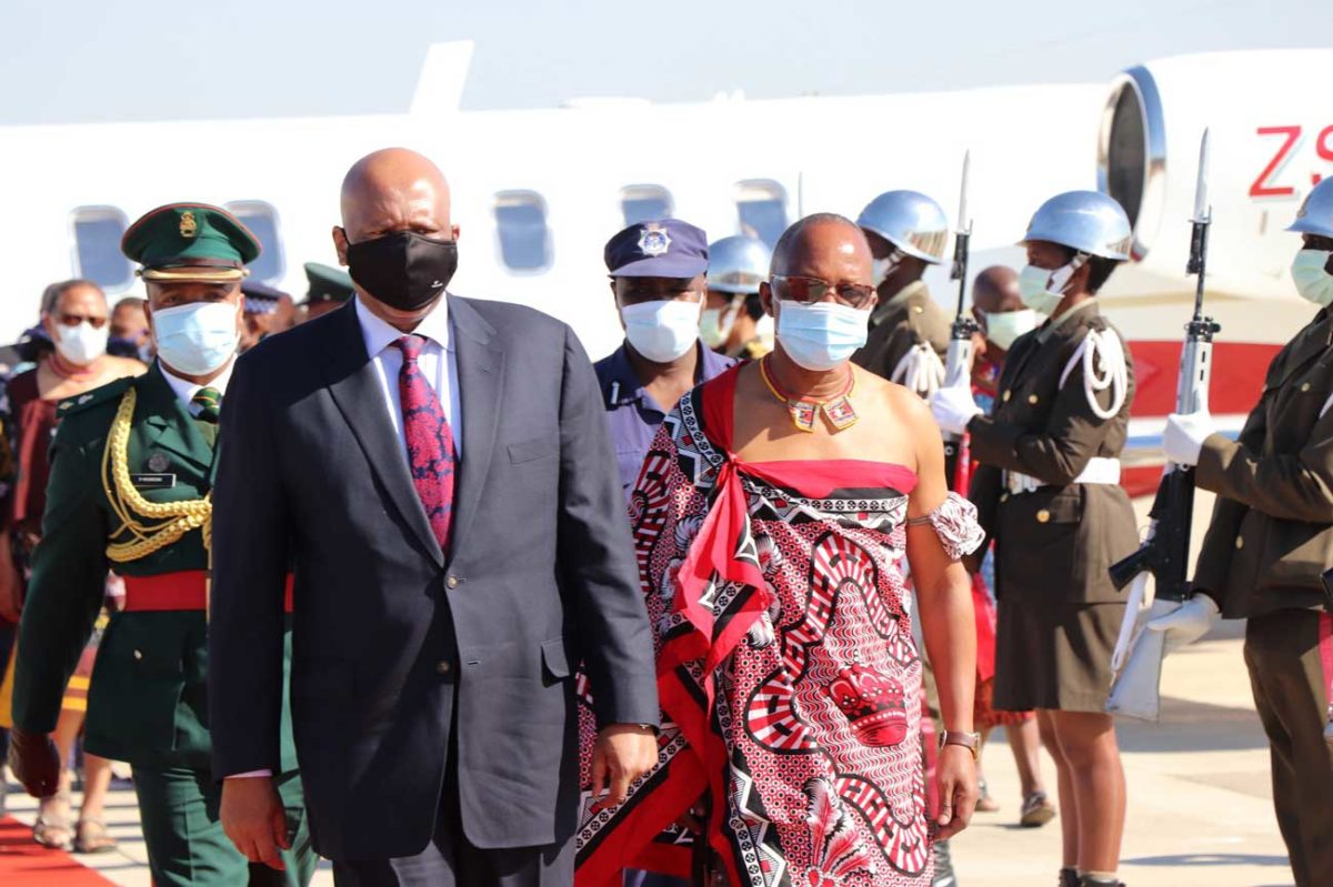 Le roi Letsie III rencontre le roi Mswati III et le reine mère en Eswatini