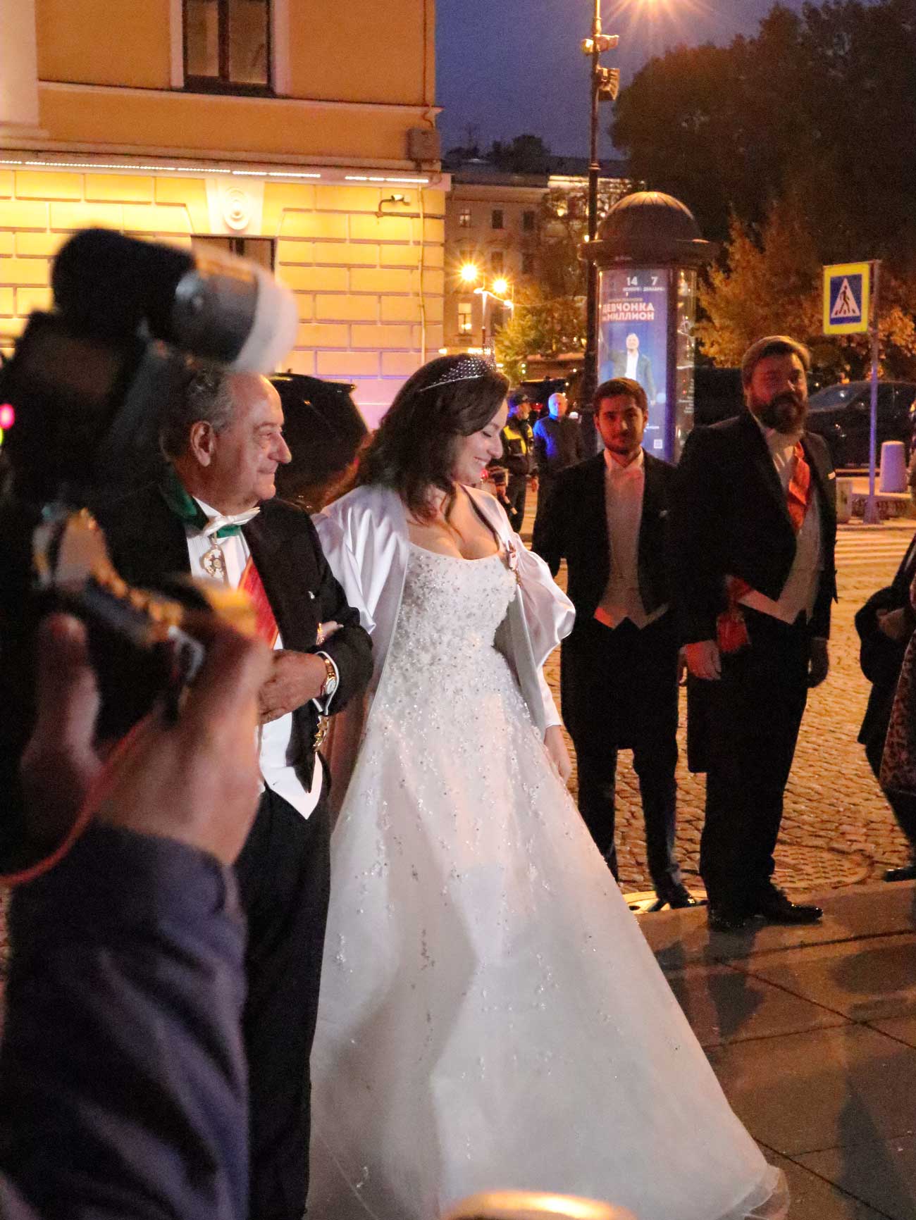 Les robes de mariée de Victoria Romanovna : 6 mètres de traîne ...