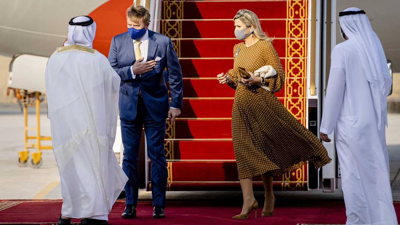 Le roi Willem-Alexander et la reine Máxima accueillis à Abu Dhabi par le prince héritier et la ...