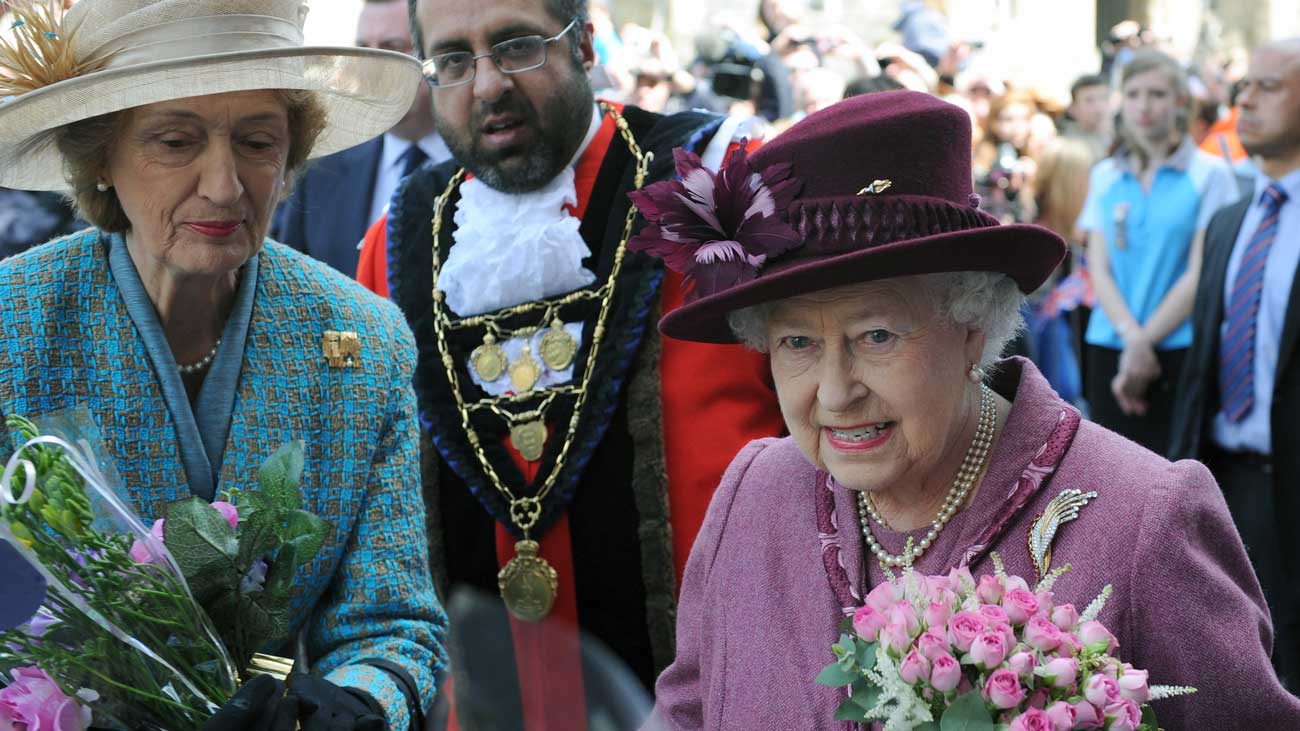 La reine Elizabeth perd sa confidente : Lady Farnham était sa dame de ...