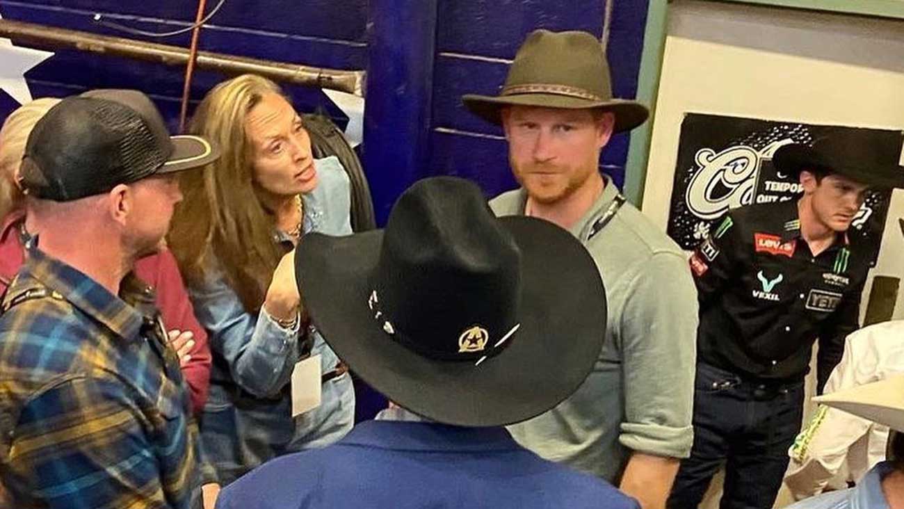 Le prince Harry assiste à un rodéo au Texas dans la parfaite tenue de ...