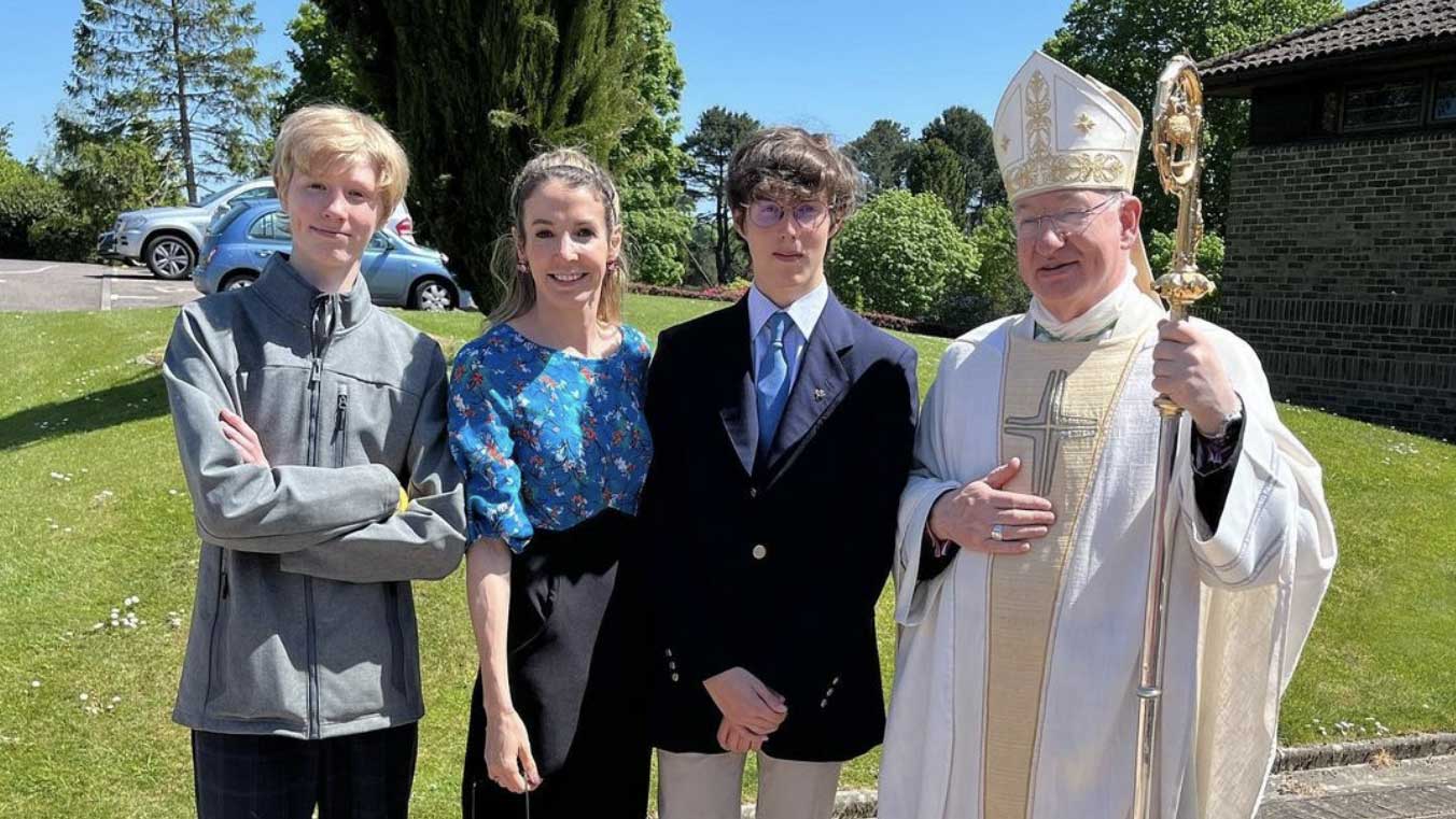 La confirmation du prince Gabriel de Nassau le jour de la fête des mères
