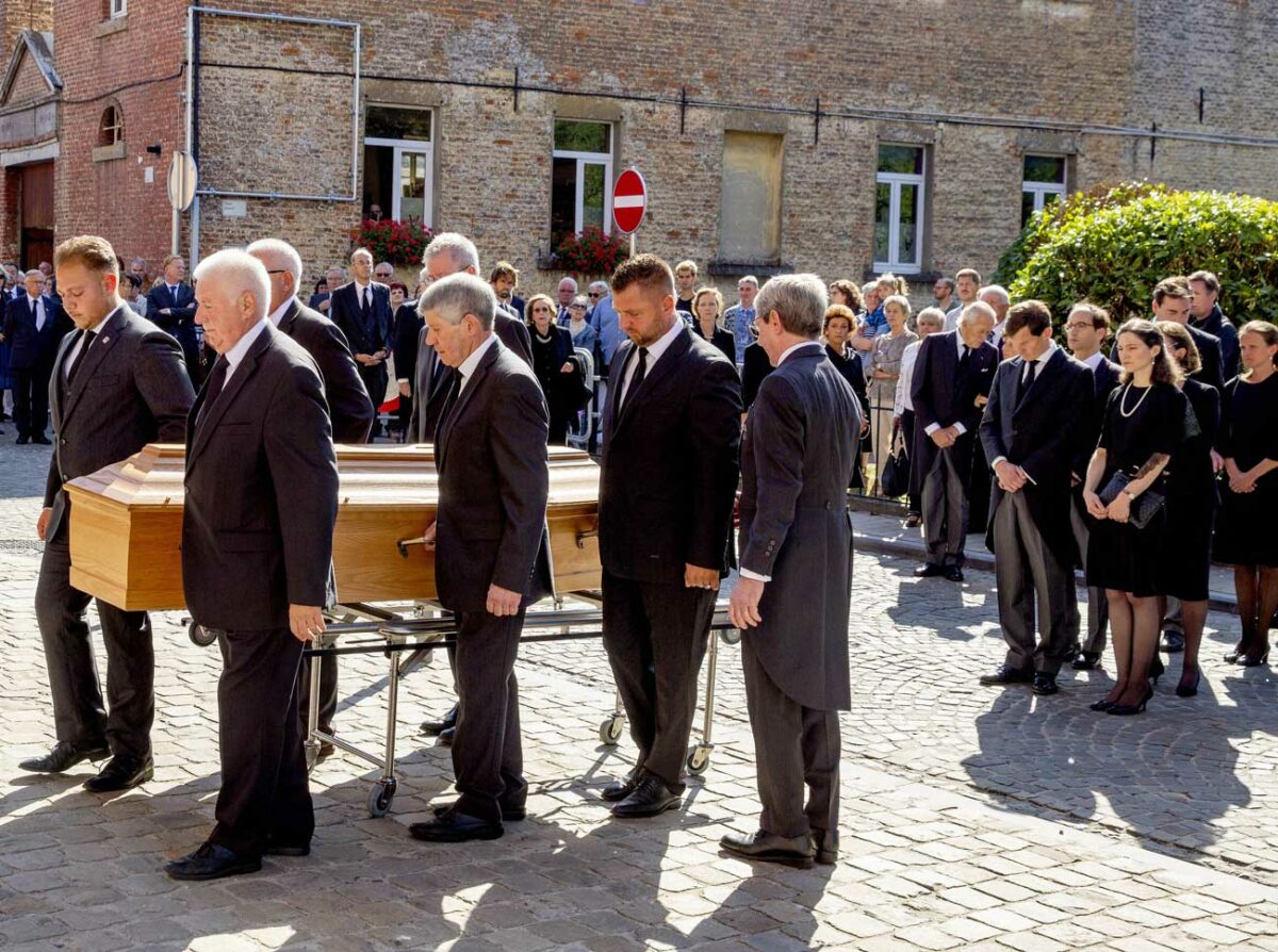 La famille de Ligne et la famille grand-ducale aux funérailles du prince Wauthier de Ligne à Belœil
