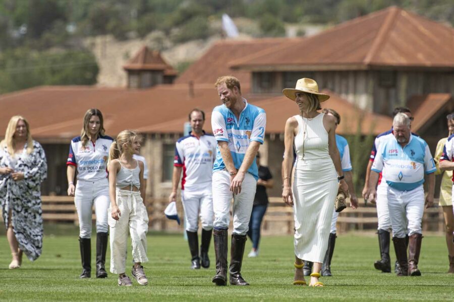 Le prince Harry joue au polo à Aspen pour sa fondation Sentebale