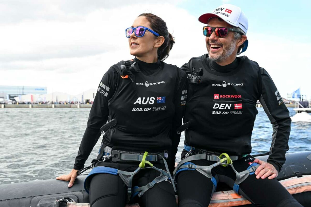 La princesse héritière Mary bat son époux lors d'une course de catamaran