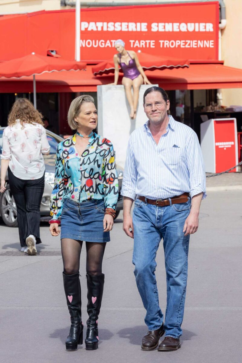 La princesse Delphine au port de Saint-Tropez pour le vernissage de sa ...