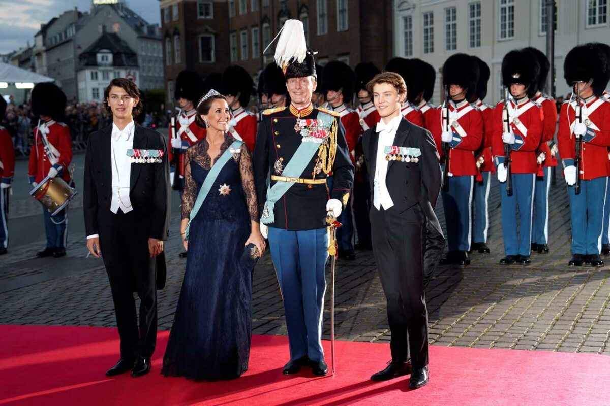 La famille royale danoise et la famille royale grecque célèbrent le ...