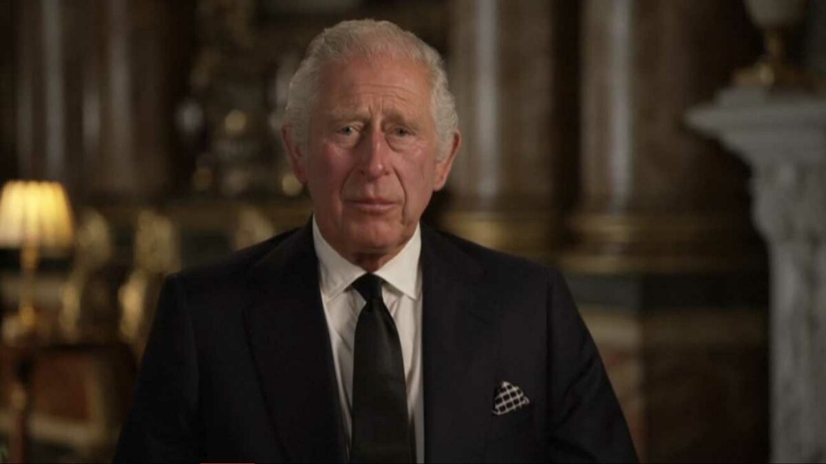 Le roi Charles III octroie le titre de prince de Galles au prince William