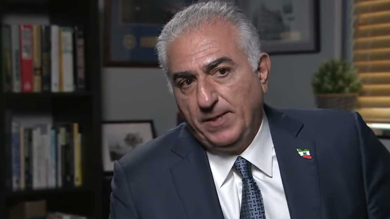 Le prince héritier Reza Pahlavi en pleurs lorsqu'il s'exprime en ...