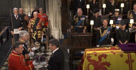 Cérémonie d'inhumation de la reine Elizabeth II dans la chapelle Saint-Georges à Windsor