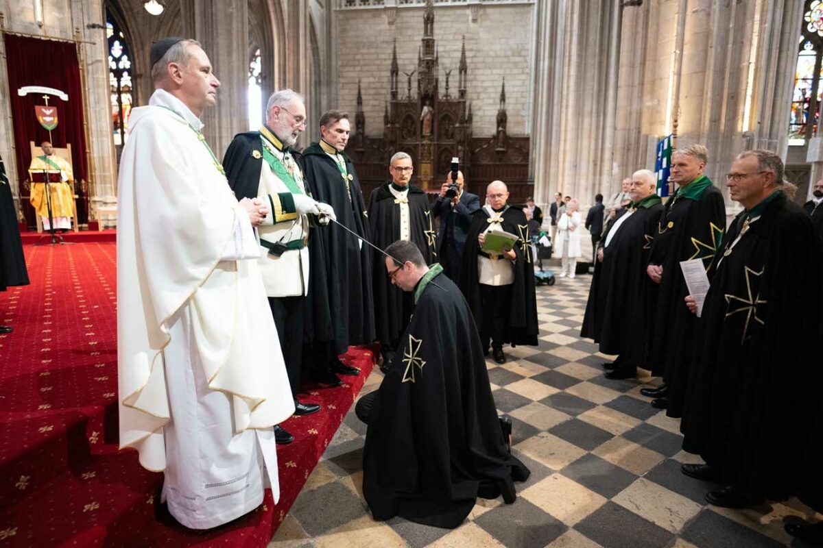 Cérémonie d'investiture de l'ordre de Saint Lazare à la cathédrale d'Orléans par le grand maître ...