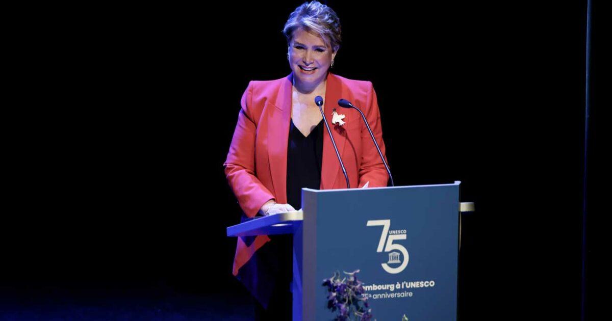 La grande-duchesse Maria Teresa reçoit la broche de la Paix pour son ...