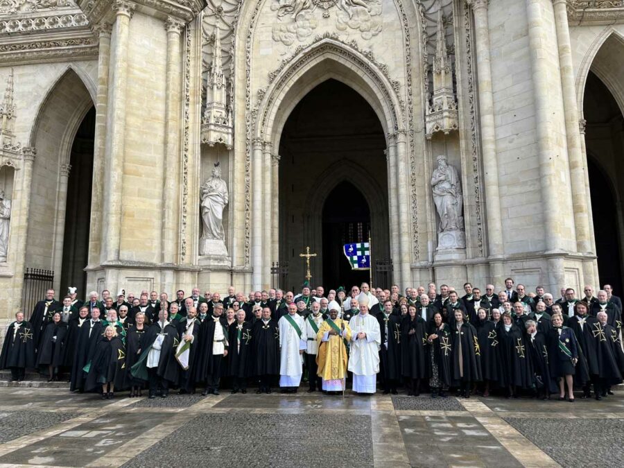 Cérémonie d'investiture de l'ordre de Saint Lazare à la cathédrale d'Orléans par le grand maître ...