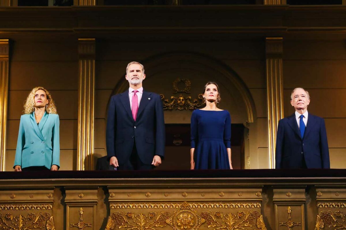 Le roi Felipe, la reine Letizia et Verdi inaugurent la saison du ...