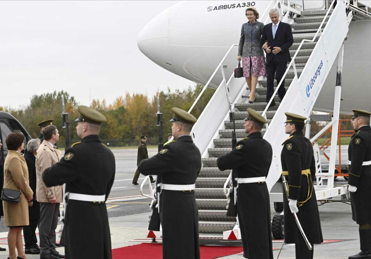 Le roi Philippe et la reine Mathilde arrivent en Lituanie pour leur ...