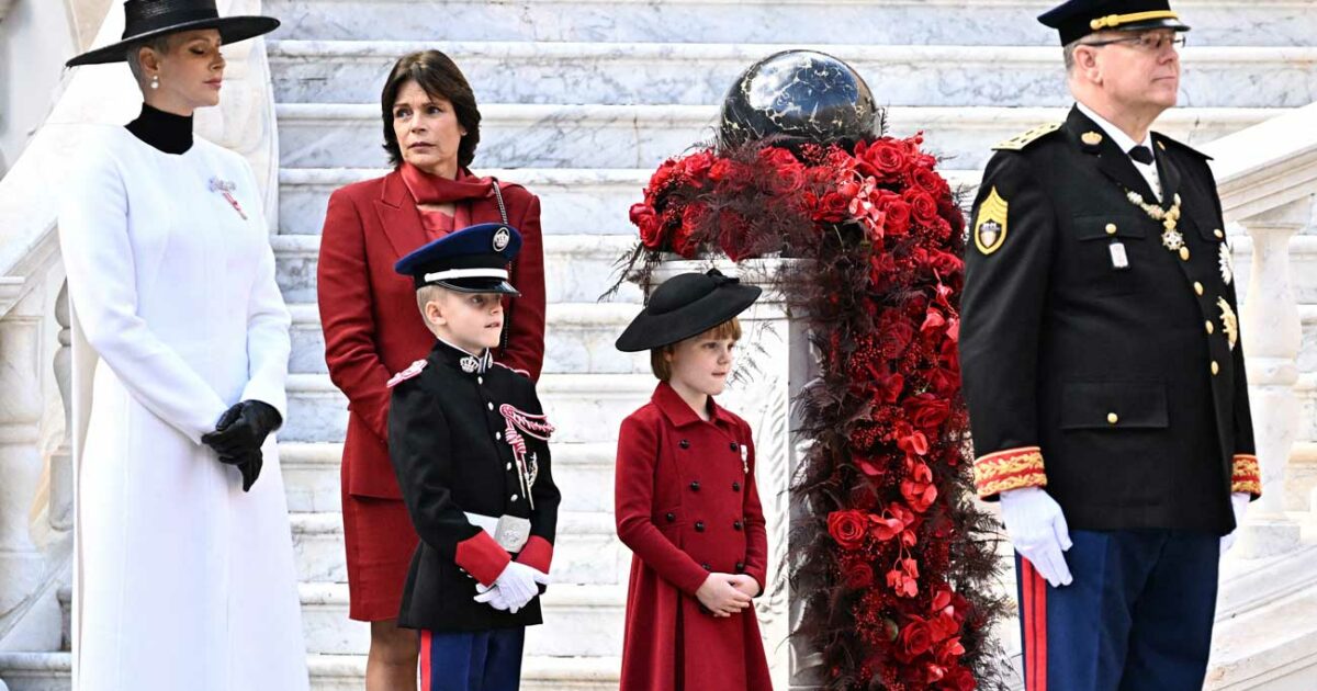Jacques de Monaco en uniforme de policier pour la première fois et ...