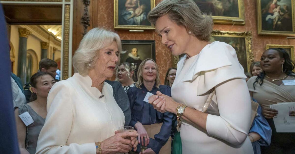 La reine Mathilde et la reine Rania réunies par la reine Camilla pour ...
