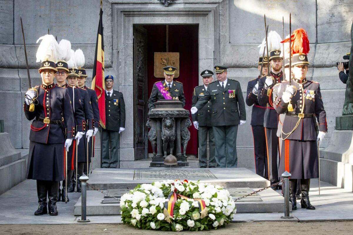 Le roi Philippe rend hommage au Soldat inconnu 100 ans après son ...