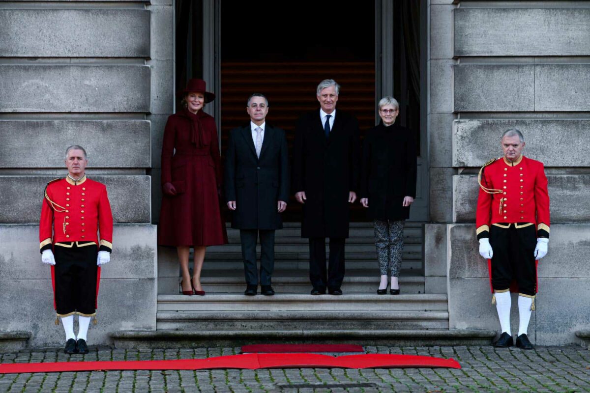 Le roi Philippe et la reine Mathilde accueillent le président suisse au ...
