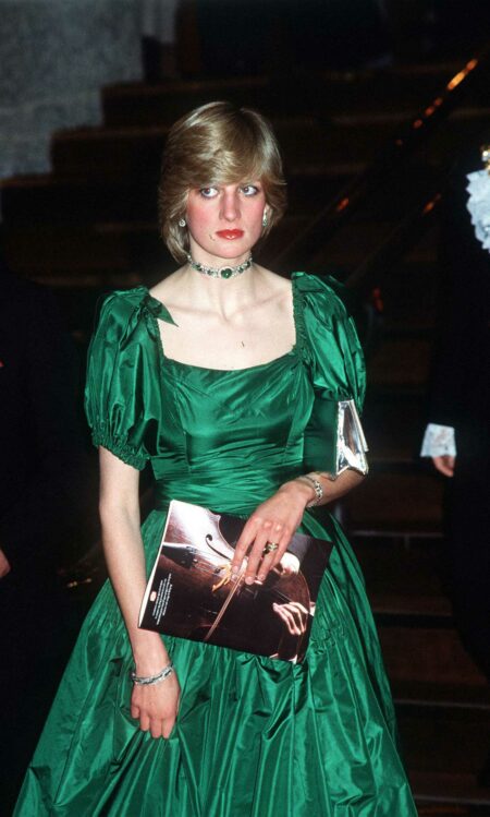 La princesse de Galles porte le collier en émeraude Art Déco de la ...