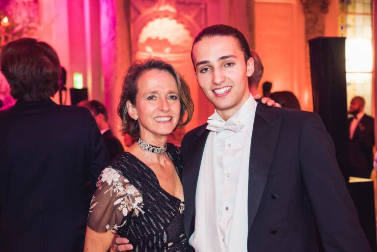 Le prince Alexandre d'Arenberg au bras d'une descendante d'Henry Ford ...