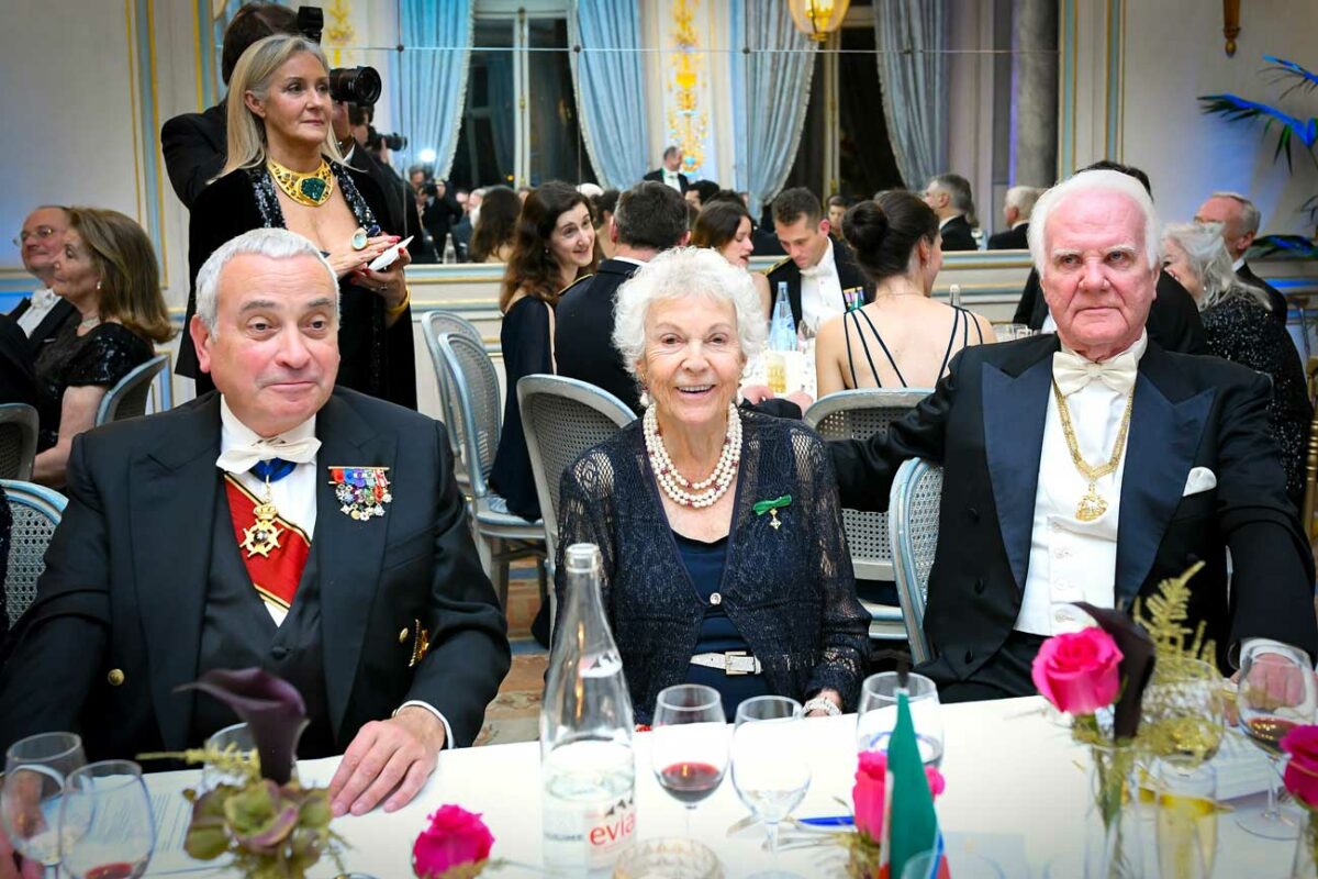 Princes et princesses au gala du 450e anniversaire de l'ordre des ...