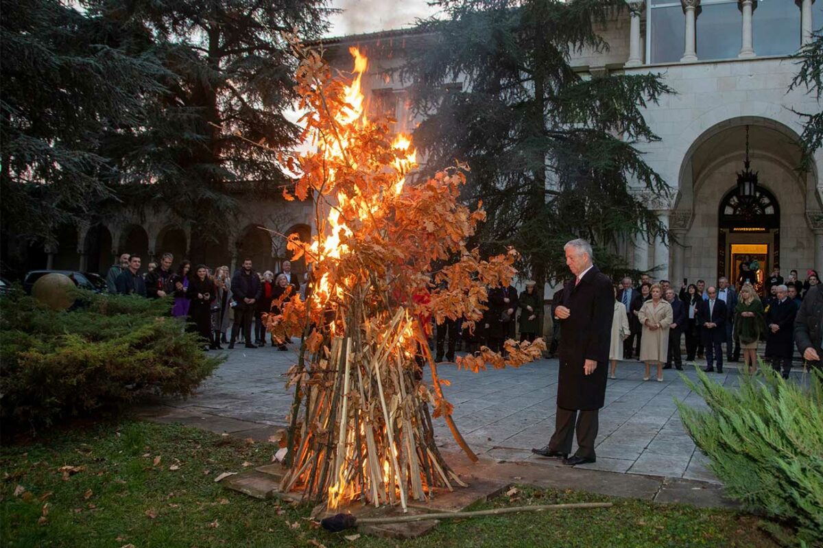 Retrouvailles et festivités de la famille royale de Serbie pour un Noël ...