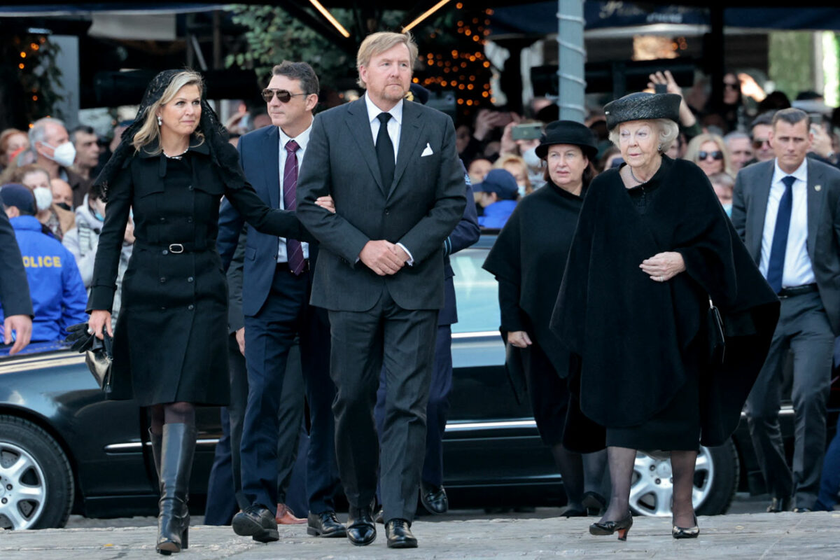 Willem-Alexander, Máxima et Beatrix des Pays-Bas aux funérailles de ...