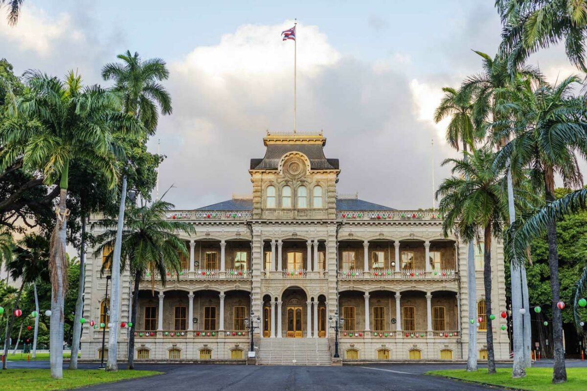 Les Hawaïens se recueillent devant leur dernière princesse au palais Iolani : Rare cérémonie ...