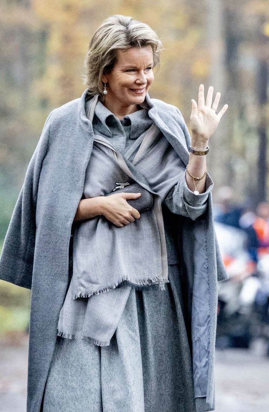 La reine Mathilde filmée dans son quotidien : la reine Mathilde se ...