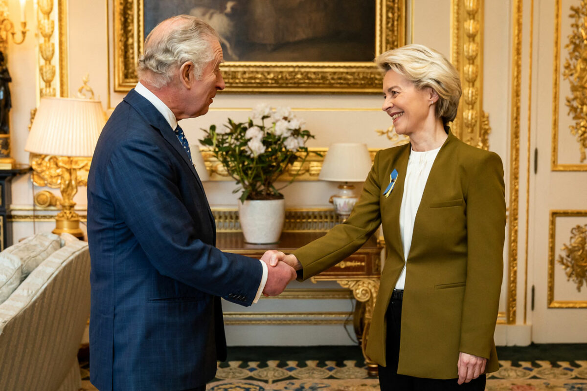 Le roi Charles III devait-il recevoir Ursula von der Leyen après la signature de l'accord post ...