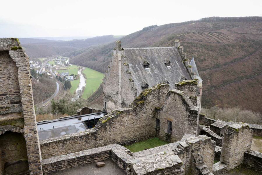 Guillaume de Luxembourg visite le château de Bourscheid