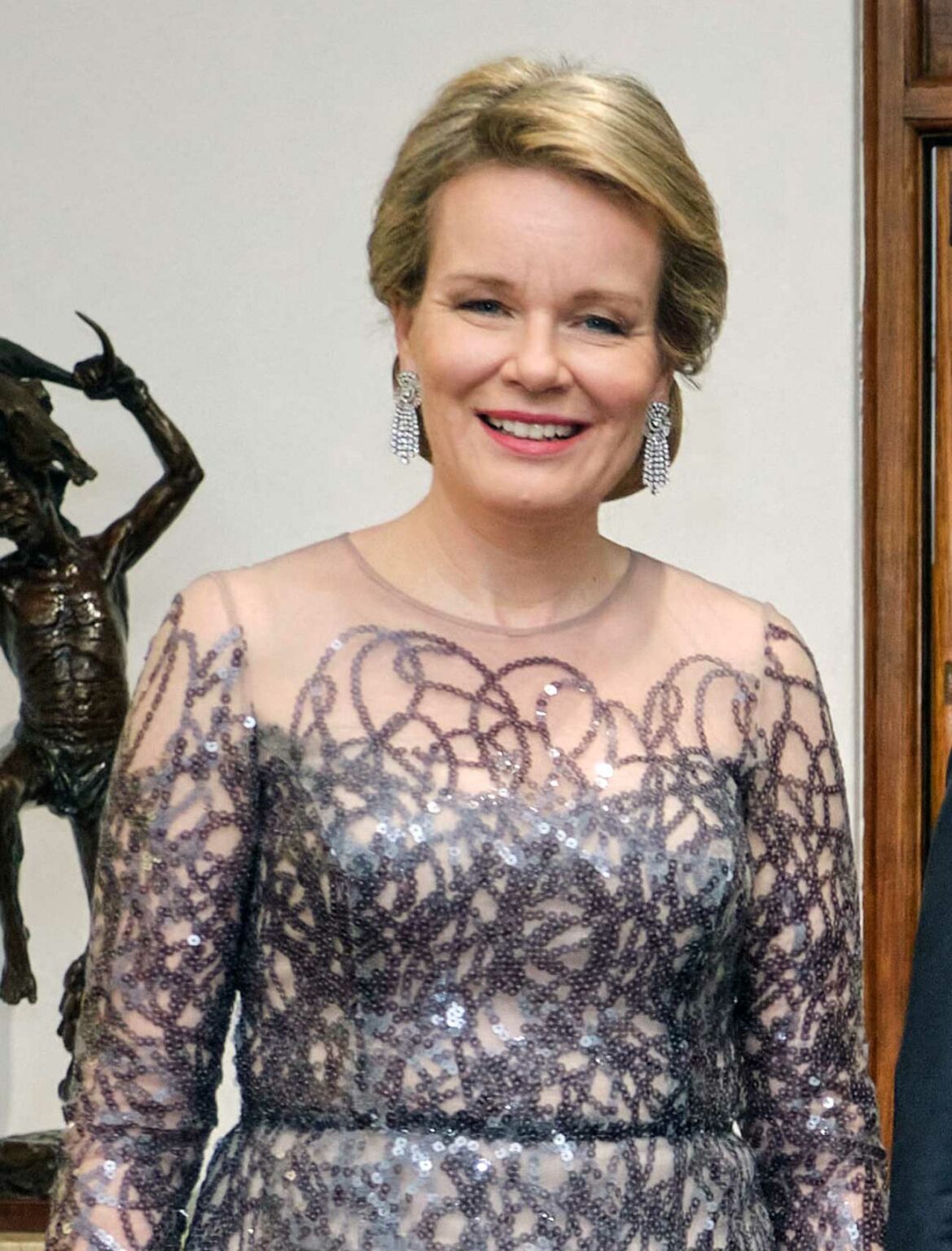 La reine Mathilde scintillante même sans diadème au dîner d'État ...