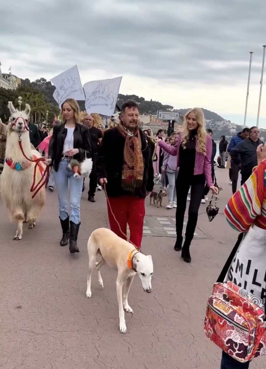 La marche des animaux avec les princesses Maria Carolina et Maria ...