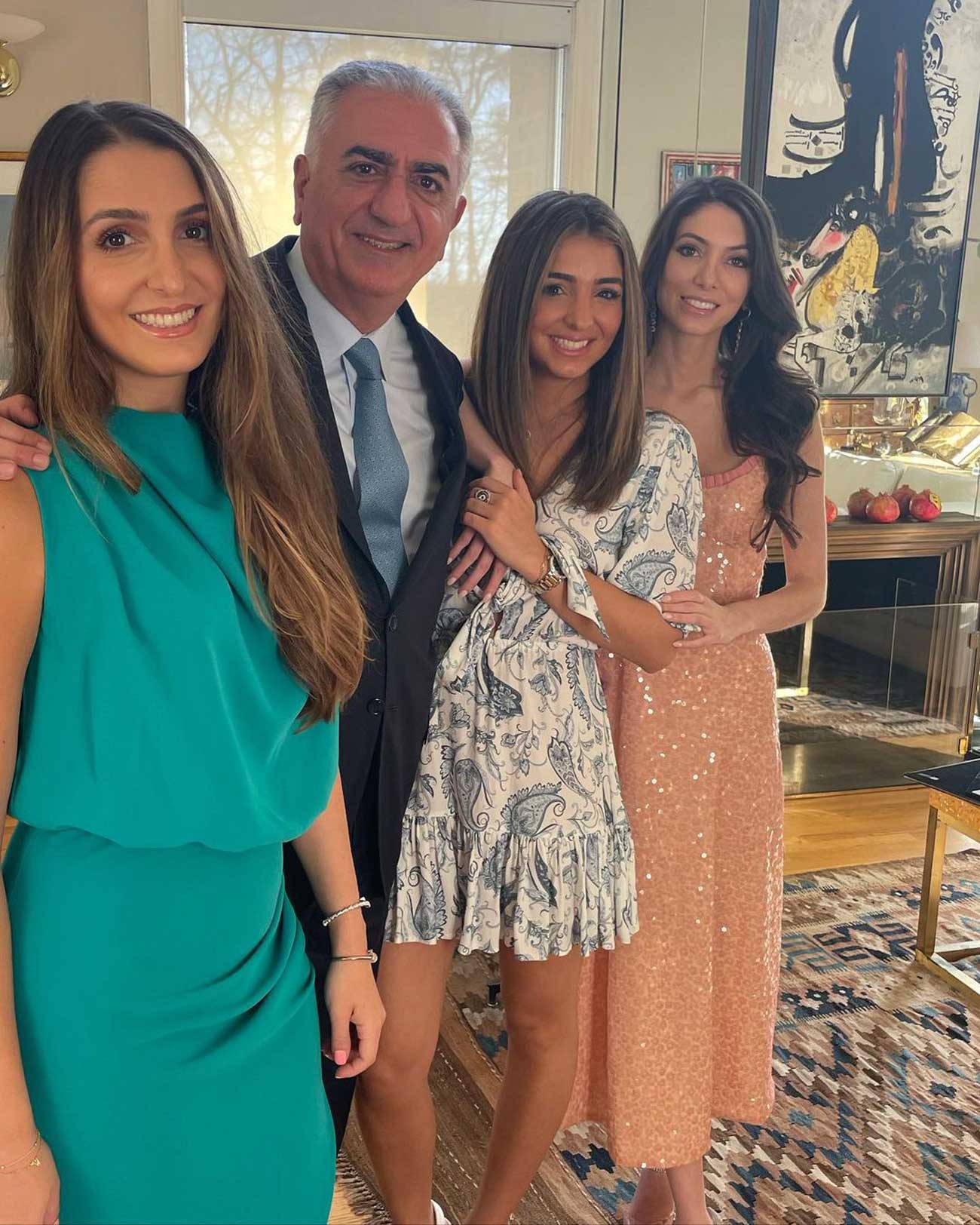 La famille impériale d'Iran rassemblée pour le Nouvel An perse : le ...