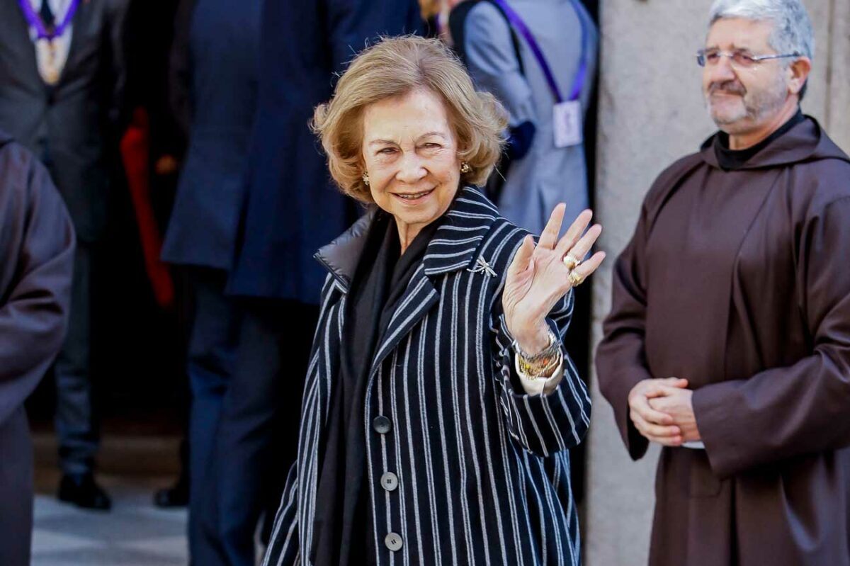 La reine Sofia vénère le Christ de Medinaceli dans le respect de la tradition séculaire