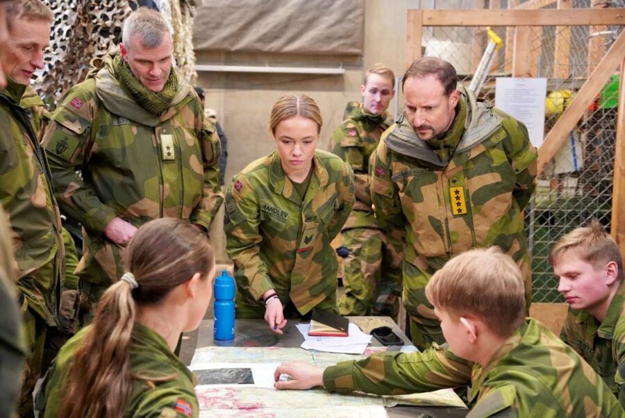 Le prince héritier Haakon participe à l'exercice militaire hivernal ...