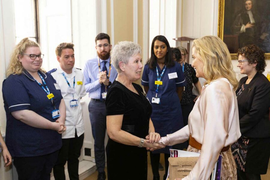 La duchesse d'Édimbourg lutte contre les inégalités de soin des ...
