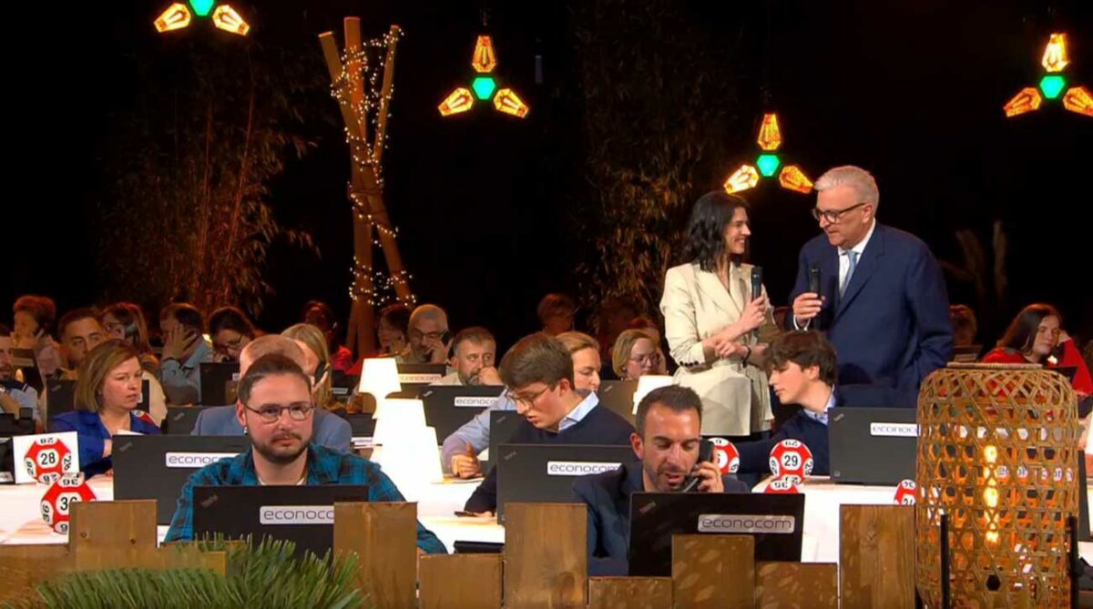 La princesse Louise, le prince Nicolas et le prince Aymeric répondent ...